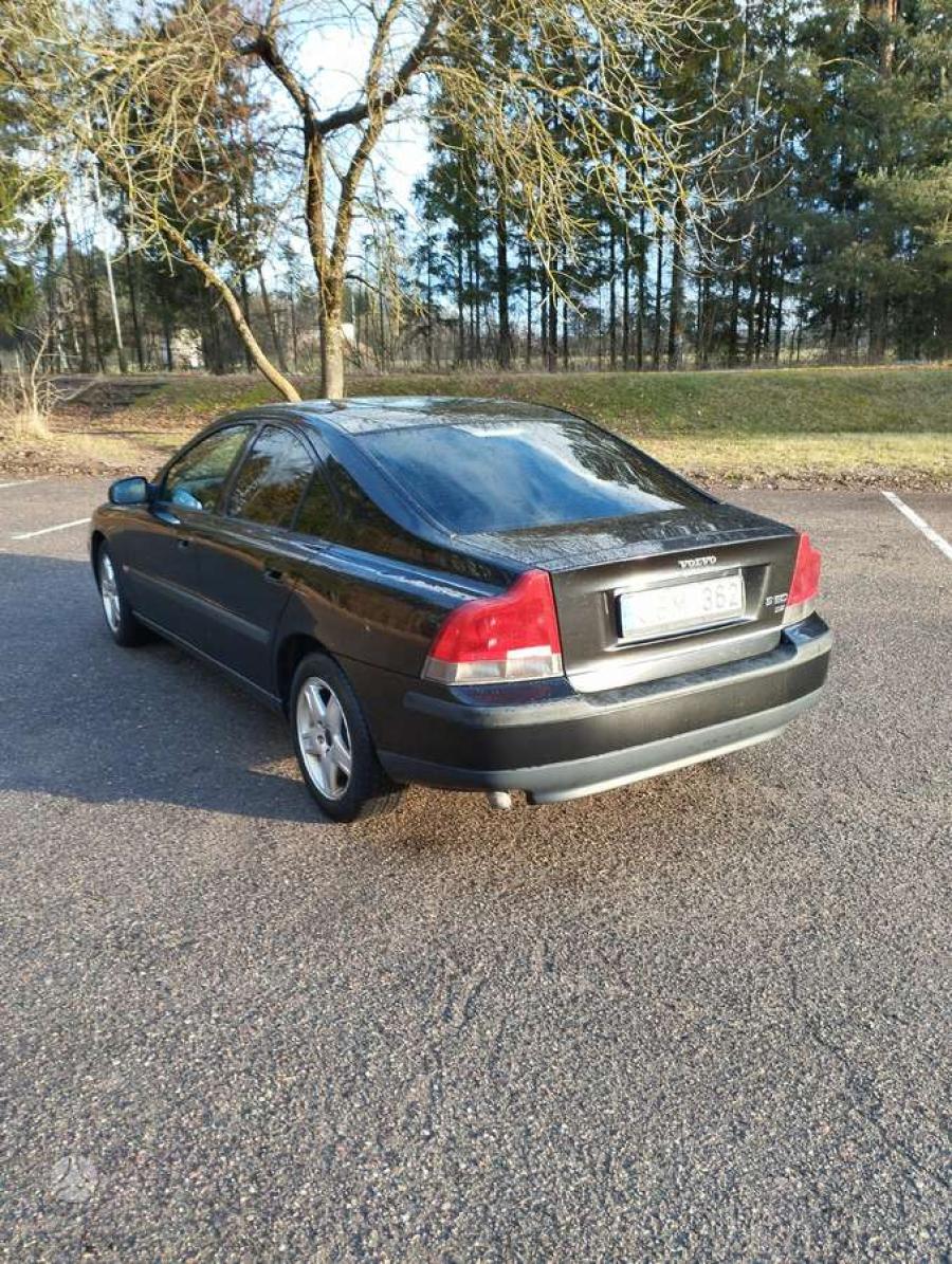 Melns Volvo S60 2002 Elektrėnai, ar dzinēja tilpumu 2.40 L un nobraukumu 340 tūkst. km par 1500 €, foto 10 vietnē AUTOMOTO.COM.LV