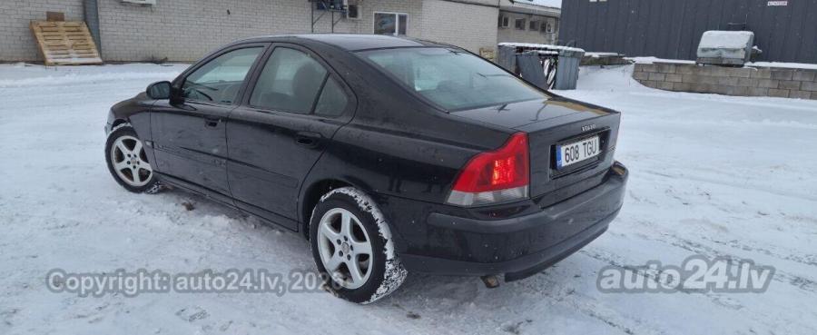 Black Volvo S60 2002 in Tartu, with an engine capacity of 2.40 L and mileage of 378 thousand km for 1699 €, photo 3 on AUTOMOTO.COM.LV