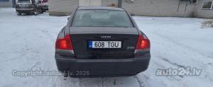 Black Volvo S60 2002 in Tartu, with an engine capacity of 2.40 L and mileage of 378 thousand km for 1699 €, photo 4 on AUTOMOTO.COM.LV