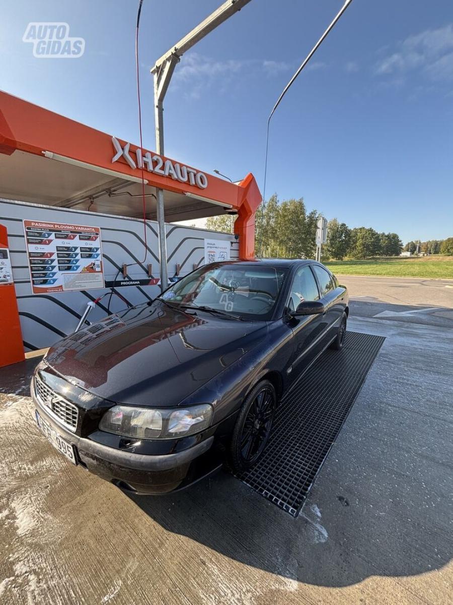 Black Volvo S60 2002 in Kaisiadorys, with an engine capacity of 2.40 L and mileage of 420 thousand km for 1000 €, photo 2 on AUTOMOTO.COM.LV