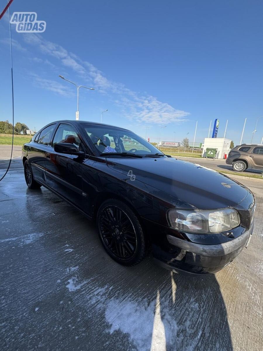 Black Volvo S60 2002 in Kaisiadorys, with an engine capacity of 2.40 L and mileage of 420 thousand km for 1000 €, photo 4 on AUTOMOTO.COM.LV