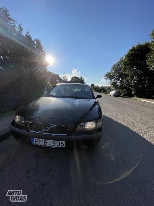 Black Volvo S60 2002 in Kaisiadorys, with an engine capacity of 2.40 L and mileage of 420 thousand km for 1000 €, photo 5 on AUTOMOTO.COM.LV