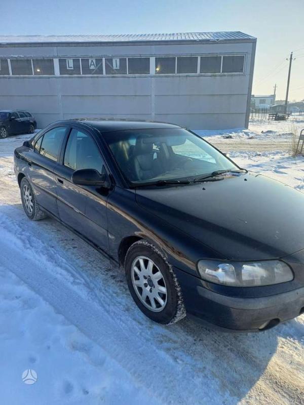 Melns Volvo S60 2002 Kauņa, ar dzinēja tilpumu 2.44 L un nobraukumu 340 tūkst. km par 1250 €, foto 1 vietnē AUTOMOTO.COM.LV