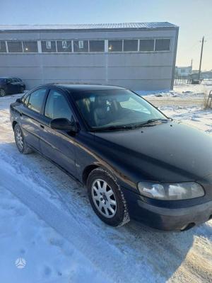 Melns Volvo S60 2002 Kauņa, ar dzinēja tilpumu 2.44 L un nobraukumu 340 tūkst. km par 1250 €, foto  vietnē AUTOMOTO.COM.LV