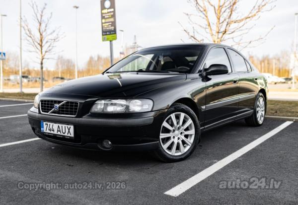 Black Volvo S60 2002 in Tallinn, with an engine capacity of 2.40 L and mileage of 235 thousand km for 1498 €, photo 2 on AUTOMOTO.COM.LV