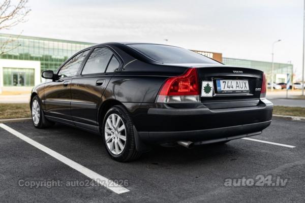 Black Volvo S60 2002 in Tallinn, with an engine capacity of 2.40 L and mileage of 235 thousand km for 1498 €, photo 7 on AUTOMOTO.COM.LV