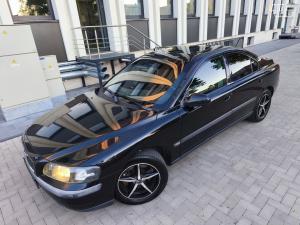Melns Volvo S60 2002 Tauragė, ar dzinēja tilpumu 2.40 L un nobraukumu 400 tūkst. km par 1650 €, foto  vietnē AUTOMOTO.COM.LV
