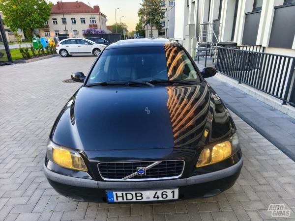 Черный Вольво С60 2002 в Таураге, объемом двигателя 2.40 л и пробегом 400 тыс. км за 1650 €, фото 5 на AUTOMOTO.COM.LV