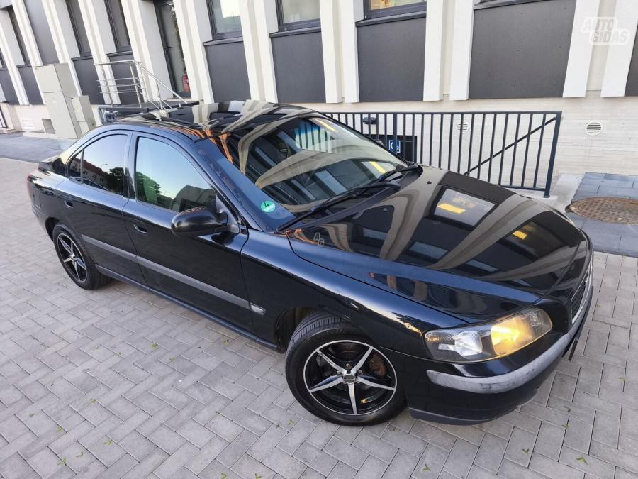Melns Volvo S60 2002 Tauragė, ar dzinēja tilpumu 2.40 L un nobraukumu 400 tūkst. km par 1650 €, foto 3 vietnē AUTOMOTO.COM.LV