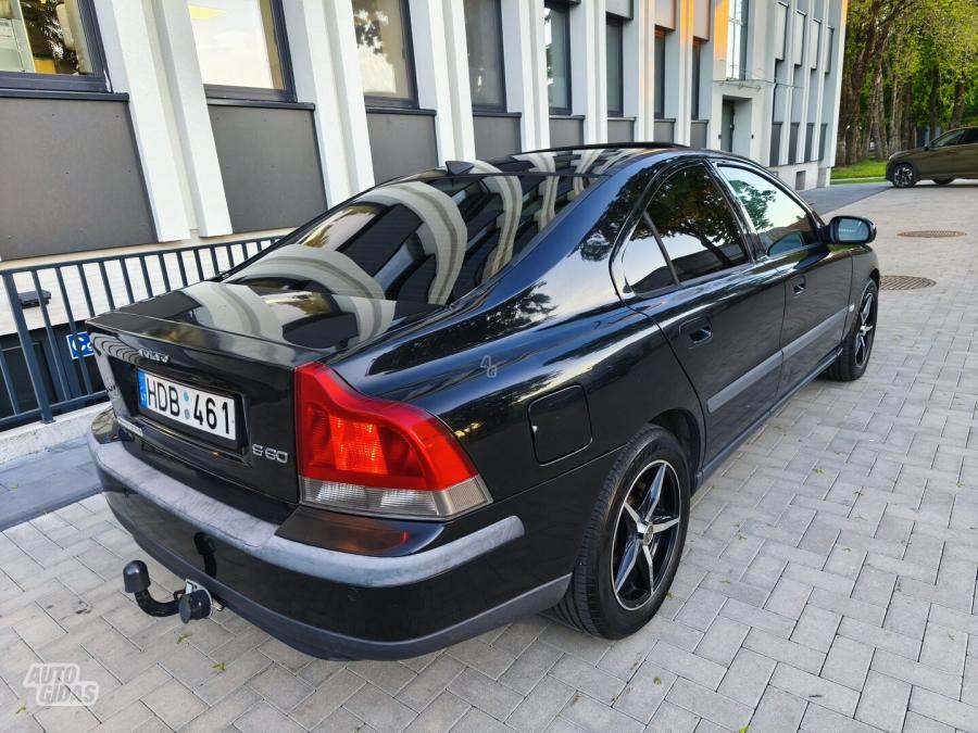 Melns Volvo S60 2002 Tauragė, ar dzinēja tilpumu 2.40 L un nobraukumu 400 tūkst. km par 1650 €, foto 5 vietnē AUTOMOTO.COM.LV