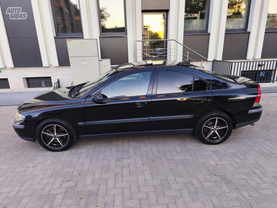 Melns Volvo S60 2002 Tauragė, ar dzinēja tilpumu 2.40 L un nobraukumu 400 tūkst. km par 1650 €, foto 8 vietnē AUTOMOTO.COM.LV