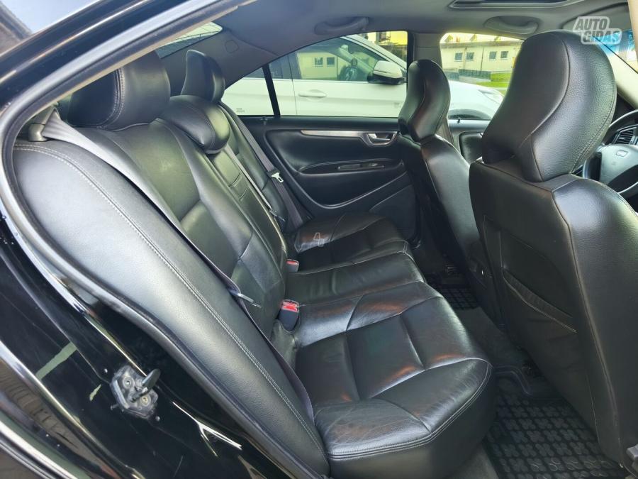 Melns Volvo S60 2002 Tauragė, ar dzinēja tilpumu 2.40 L un nobraukumu 400 tūkst. km par 1650 €, foto 17 vietnē AUTOMOTO.COM.LV