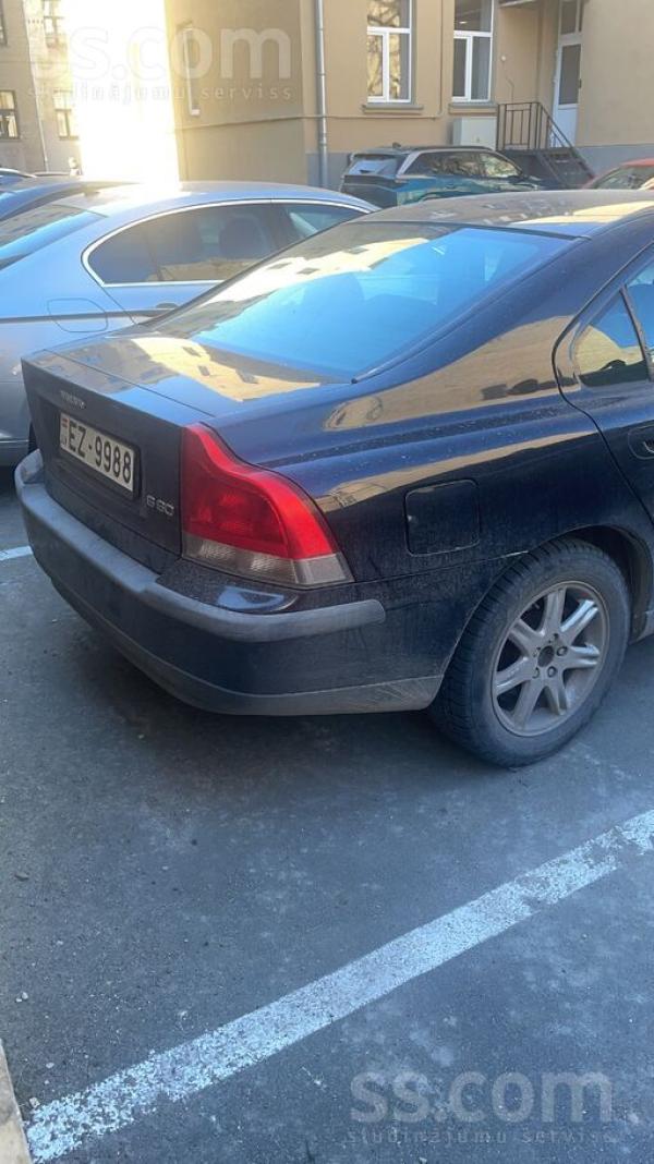 Melns Volvo S60 2002 Rīga, ar dzinēja tilpumu 2.40 L un nobraukumu 163 tūkst. km par 2350 €, foto 1 vietnē AUTOMOTO.COM.LV