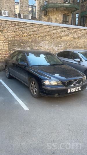 Black Volvo S60 2002 in Riga, with an engine capacity of 2.40 L and mileage of 163 thousand km for 2350 €, photo 3 on AUTOMOTO.COM.LV