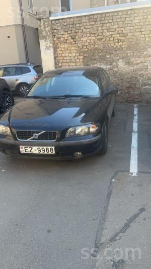 Black Volvo S60 2002 in Riga, with an engine capacity of 2.40 L and mileage of 163 thousand km for 2350 €, photo 4 on AUTOMOTO.COM.LV
