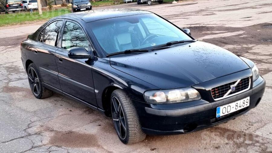 Melns Volvo S60 2002 Cēsis, ar dzinēja tilpumu 2.40 L un nobraukumu 539 tūkst. km par 2200 €, foto 4 vietnē AUTOMOTO.COM.LV