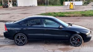 Melns Volvo S60 2002 Cēsis, ar dzinēja tilpumu 2.40 L un nobraukumu 539 tūkst. km par 2200 €, foto 5 vietnē AUTOMOTO.COM.LV