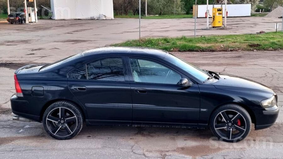 Melns Volvo S60 2002 Cēsis, ar dzinēja tilpumu 2.40 L un nobraukumu 539 tūkst. km par 2200 €, foto 5 vietnē AUTOMOTO.COM.LV