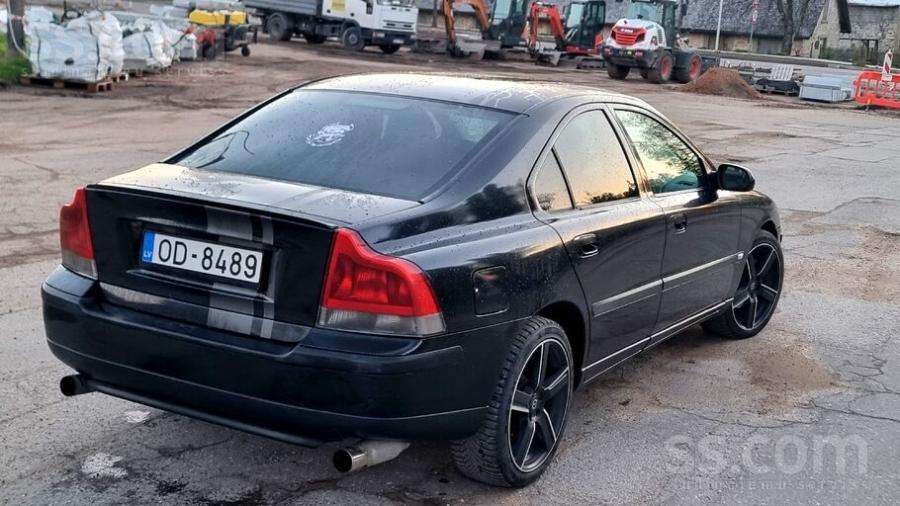 Melns Volvo S60 2002 Cēsis, ar dzinēja tilpumu 2.40 L un nobraukumu 539 tūkst. km par 2200 €, foto 6 vietnē AUTOMOTO.COM.LV