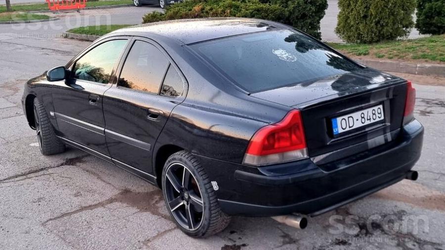 Melns Volvo S60 2002 Cēsis, ar dzinēja tilpumu 2.40 L un nobraukumu 539 tūkst. km par 2200 €, foto 11 vietnē AUTOMOTO.COM.LV