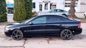 Melns Volvo S60 2002 Cēsis, ar dzinēja tilpumu 2.40 L un nobraukumu 539 tūkst. km par 2200 €, foto 12 vietnē AUTOMOTO.COM.LV