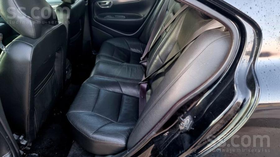 Melns Volvo S60 2002 Cēsis, ar dzinēja tilpumu 2.40 L un nobraukumu 539 tūkst. km par 2200 €, foto 18 vietnē AUTOMOTO.COM.LV