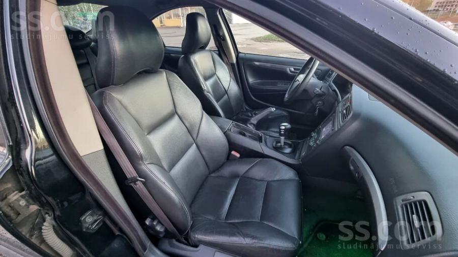Melns Volvo S60 2002 Cēsis, ar dzinēja tilpumu 2.40 L un nobraukumu 539 tūkst. km par 2200 €, foto 20 vietnē AUTOMOTO.COM.LV