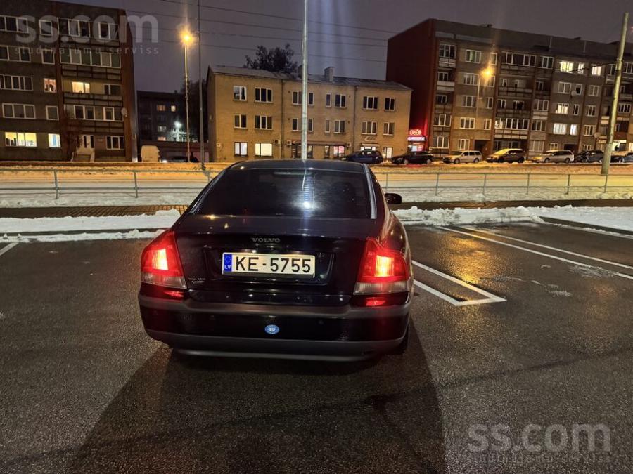 Черный Вольво С60 2002 в Даугавпилс, объемом двигателя 2.40 л и пробегом 312 тыс. км за 2100 €, фото 5 на AUTOMOTO.COM.LV