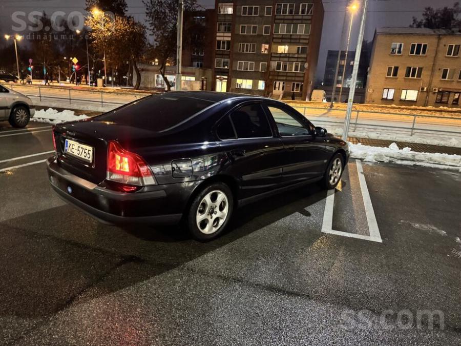 Черный Вольво С60 2002 в Даугавпилс, объемом двигателя 2.40 л и пробегом 312 тыс. км за 2100 €, фото 6 на AUTOMOTO.COM.LV