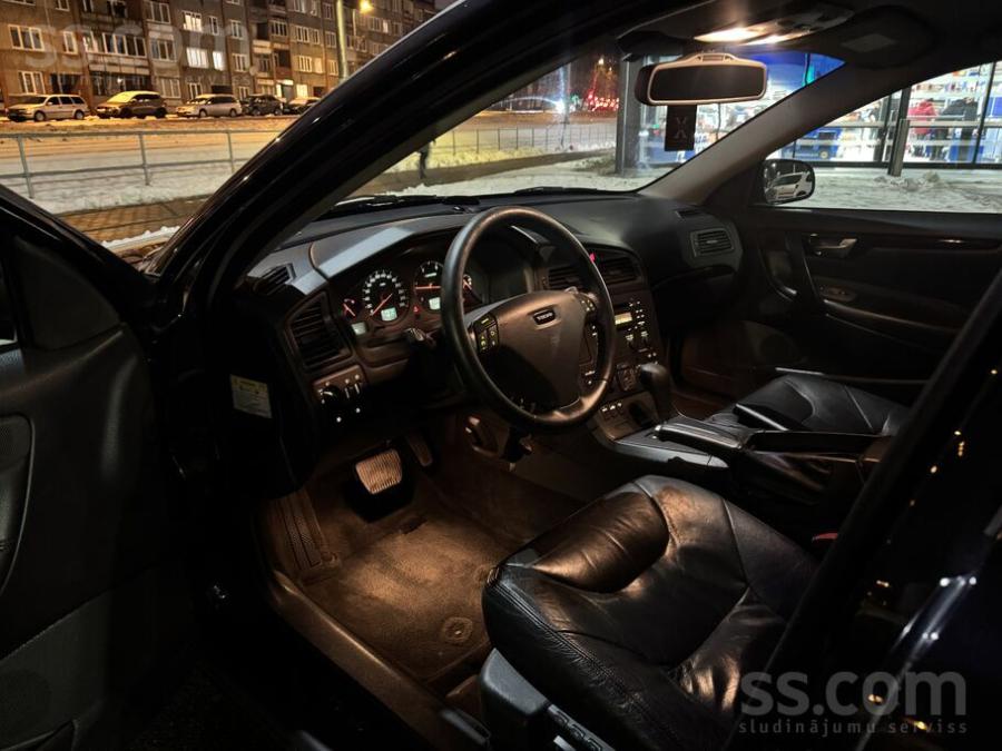Черный Вольво С60 2002 в Даугавпилс, объемом двигателя 2.40 л и пробегом 312 тыс. км за 2100 €, фото 8 на AUTOMOTO.COM.LV