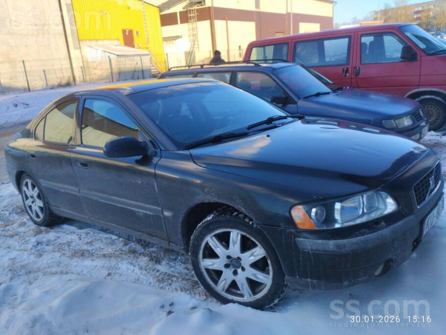 Melns Volvo S60 2002 Aizkraukle, ar dzinēja tilpumu 2.40 L un nobraukumu 0 tūkst. km par 1200 €, foto 1 vietnē AUTOMOTO.COM.LV