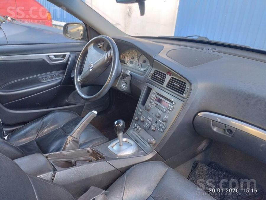 Melns Volvo S60 2002 Aizkraukle, ar dzinēja tilpumu 2.40 L un nobraukumu 0 tūkst. km par 1200 €, foto 4 vietnē AUTOMOTO.COM.LV
