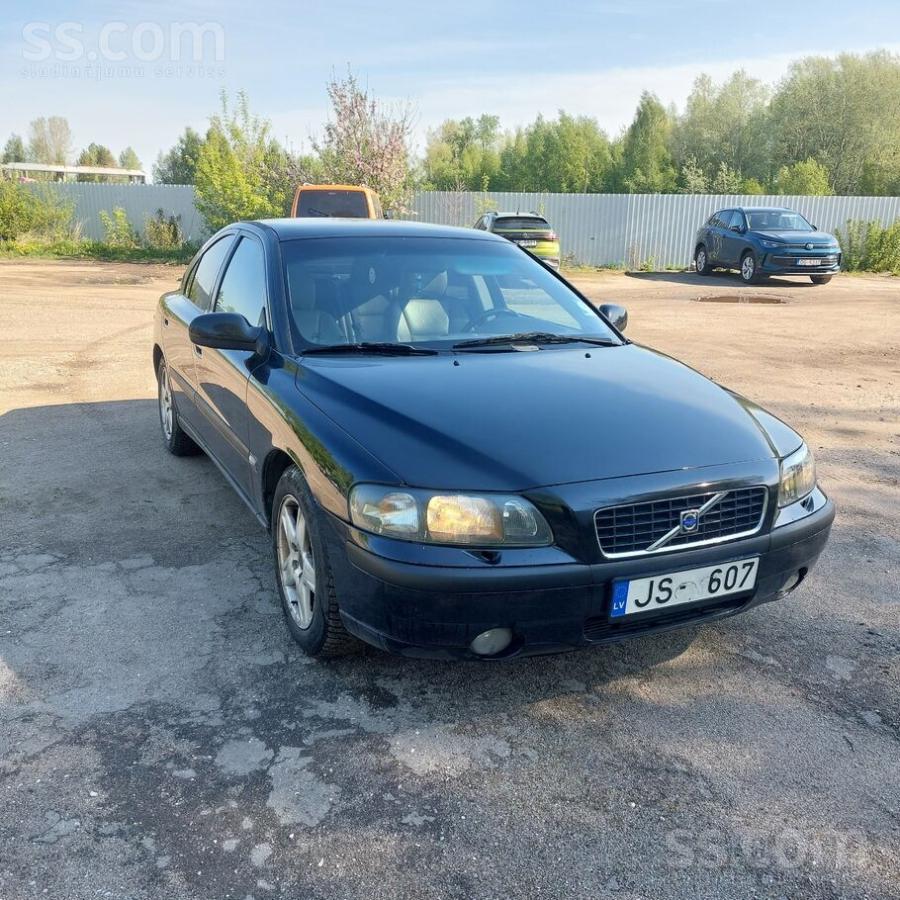Черный Вольво С60 2002 в Рига, объемом двигателя 2.40 л и пробегом 330 тыс. км за 1600 €, фото 1 на AUTOMOTO.COM.LV