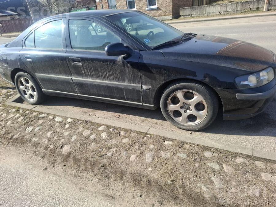 Черный Вольво С60 2002 в Даугавпилс, объемом двигателя 2.00 л и пробегом 292 тыс. км за 550 €, фото 1 на AUTOMOTO.COM.LV