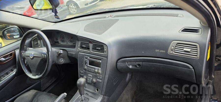Melns Volvo S60 2002 Valmiera, ar dzinēja tilpumu 2.40 L un nobraukumu 327 tūkst. km par 950 €, foto 10 vietnē AUTOMOTO.COM.LV
