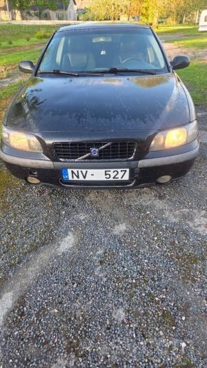 Melns Volvo S60 2002 Madona, ar dzinēja tilpumu 2.40 L un nobraukumu 647 tūkst. km par 1100 €, foto  vietnē AUTOMOTO.COM.LV