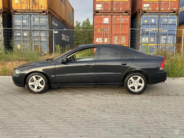 Black Volvo S60 2002 in Vilnius, with an engine capacity of 2.40 L and mileage of 289 thousand km for 950 €, photo 5 on AUTOMOTO.COM.LV