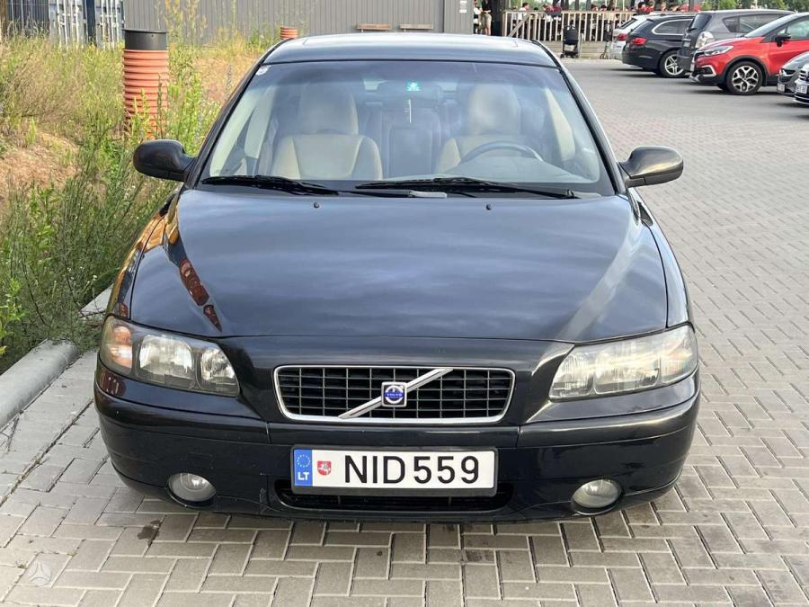 Черный Вольво С60 2002 в Вильнюс, объемом двигателя 2.40 л и пробегом 289 тыс. км за 950 €, фото 8 на AUTOMOTO.COM.LV