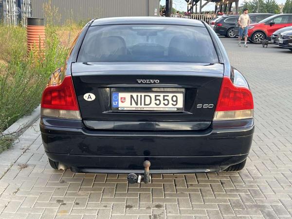 Black Volvo S60 2002 in Vilnius, with an engine capacity of 2.40 L and mileage of 289 thousand km for 950 €, photo 8 on AUTOMOTO.COM.LV