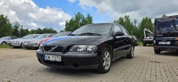 Melns Volvo S60 2002 Valmiera, ar dzinēja tilpumu 2.40 L un nobraukumu 327 tūkst. km par 950 €, foto 6 vietnē AUTOMOTO.COM.LV