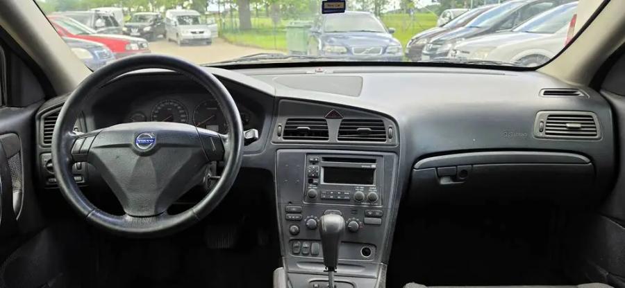 Черный Вольво С60 2002 в Валмиера, объемом двигателя 2.40 л и пробегом 327 тыс. км за 950 €, фото 8 на AUTOMOTO.COM.LV