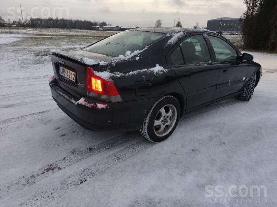 Melns Volvo S60 2002 Rīga, ar dzinēja tilpumu 2.40 L un nobraukumu 270 tūkst. km par 1350 €, foto 5 vietnē AUTOMOTO.COM.LV