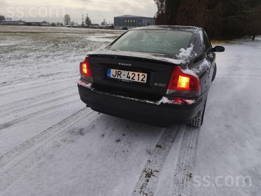 Melns Volvo S60 2002 Rīga, ar dzinēja tilpumu 2.40 L un nobraukumu 270 tūkst. km par 1350 €, foto 6 vietnē AUTOMOTO.COM.LV