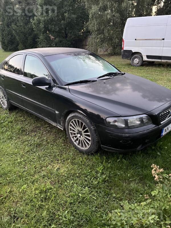 Черный Вольво С60 2002 в Рига, объемом двигателя 2.30 л и пробегом 333 тыс. км за 2200 €, фото 4 на AUTOMOTO.COM.LV
