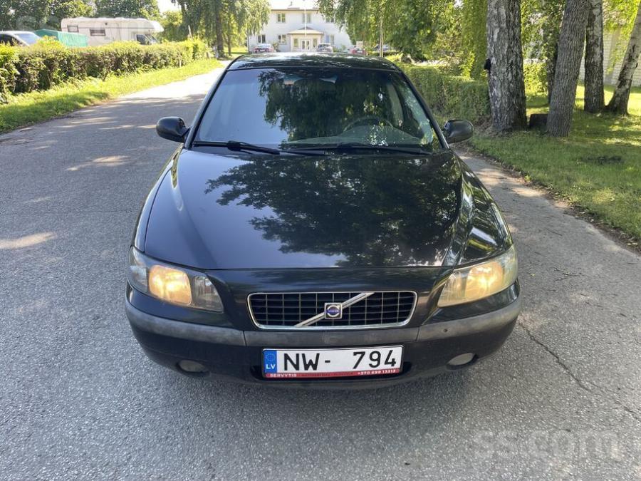 Black Volvo S60 2002 in Jurmala, with an engine capacity of 2.40 L and mileage of 0 thousand km for 590 €, photo 3 on AUTOMOTO.COM.LV