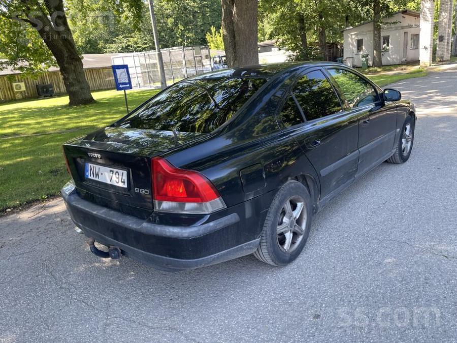 Black Volvo S60 2002 in Jurmala, with an engine capacity of 2.40 L and mileage of 0 thousand km for 590 €, photo 6 on AUTOMOTO.COM.LV
