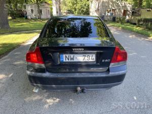 Black Volvo S60 2002 in Jurmala, with an engine capacity of 2.40 L and mileage of 0 thousand km for 590 €, photo 7 on AUTOMOTO.COM.LV