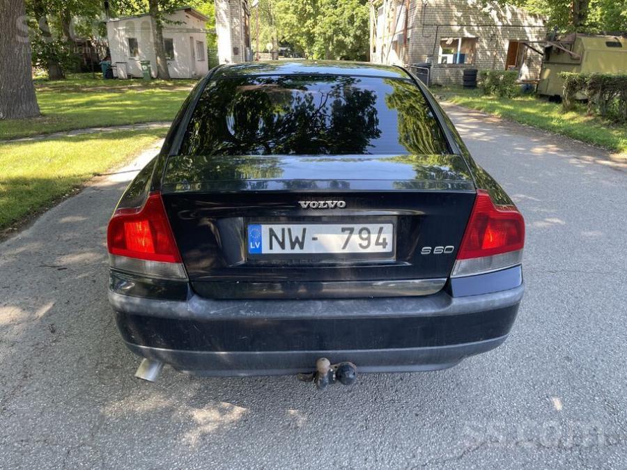 Black Volvo S60 2002 in Jurmala, with an engine capacity of 2.40 L and mileage of 0 thousand km for 590 €, photo 7 on AUTOMOTO.COM.LV