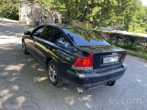 Black Volvo S60 2002 in Jurmala, with an engine capacity of 2.40 L and mileage of 0 thousand km for 590 €, photo 8 on AUTOMOTO.COM.LV