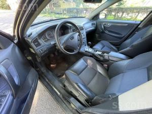 Black Volvo S60 2002 in Jurmala, with an engine capacity of 2.40 L and mileage of 0 thousand km for 590 €, photo 9 on AUTOMOTO.COM.LV